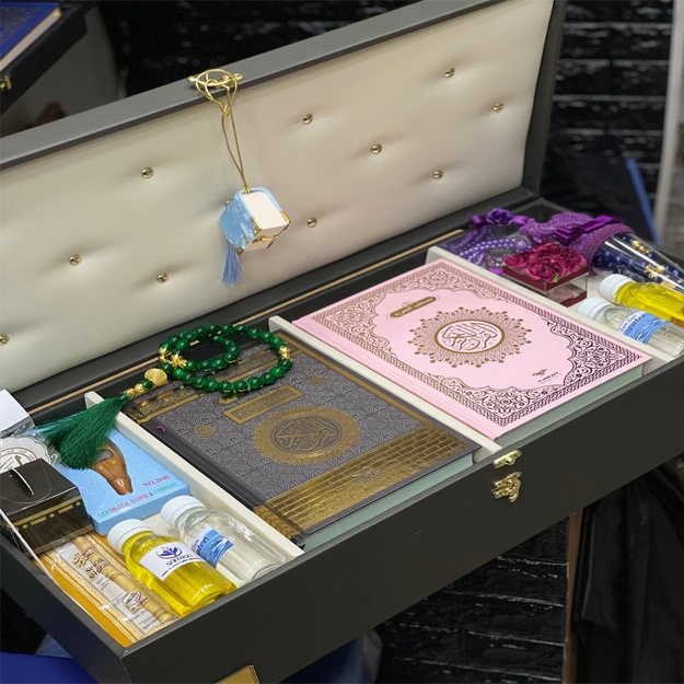 Qur’onni Karimli sovg‘a to‘plami 06 Qora arzon narxda sotib oling - O ...